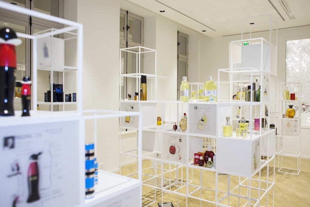 Exhibition interior for Perfume de Legende, Paris