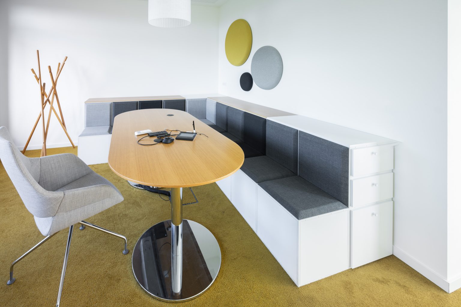 Office interior design for a welcoming setting | GRID System